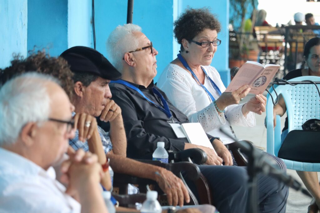 Matanzas dresses up in poetry at the historic La Vigía Square (+photos).