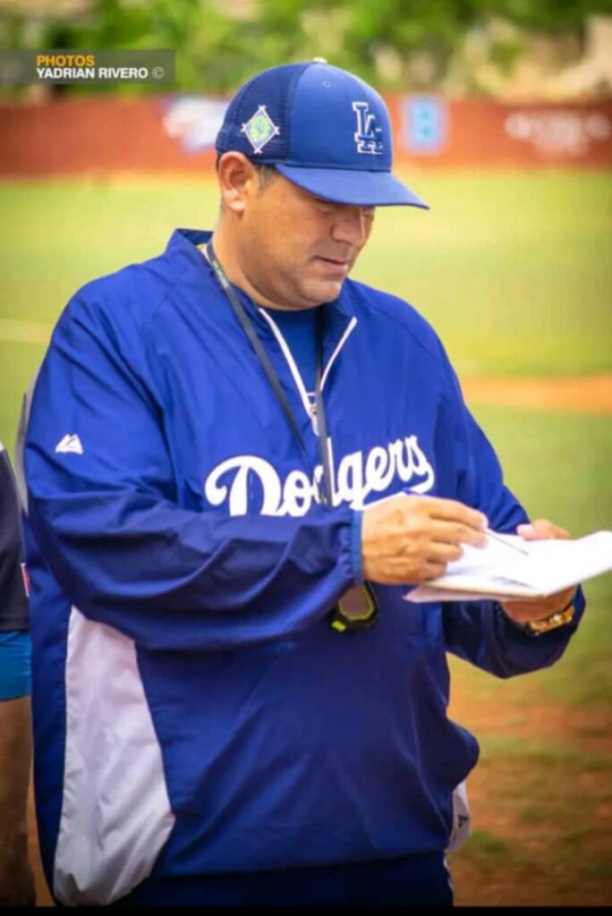 Un coach con visión, la llegada de Frank Sánchez al béisbol cubano