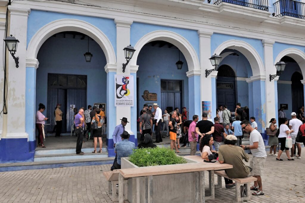 Eligen obras concursantes al Salón provincial Roberto Diago 2026